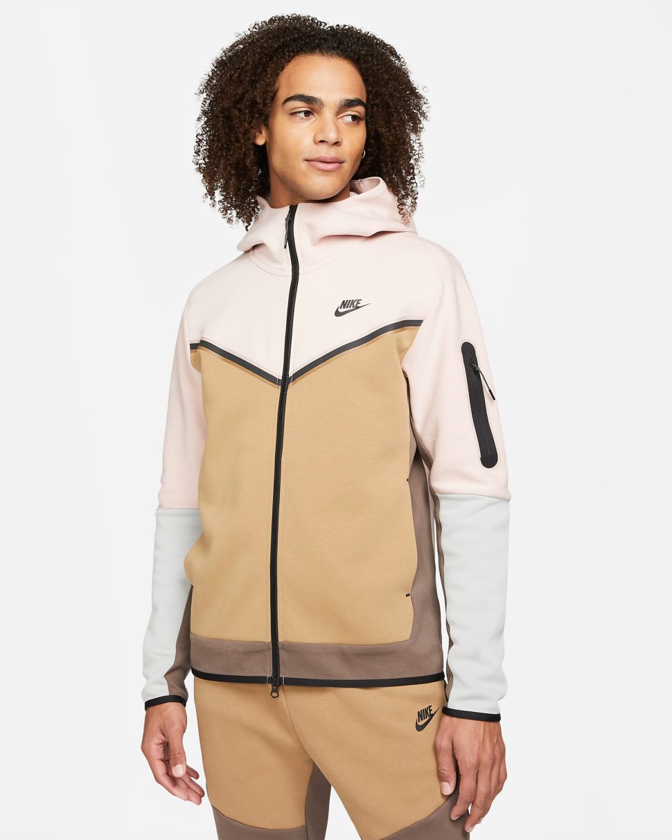 Nike Tech Fleece Hoodie in Pink Oxford Dark Driftwood